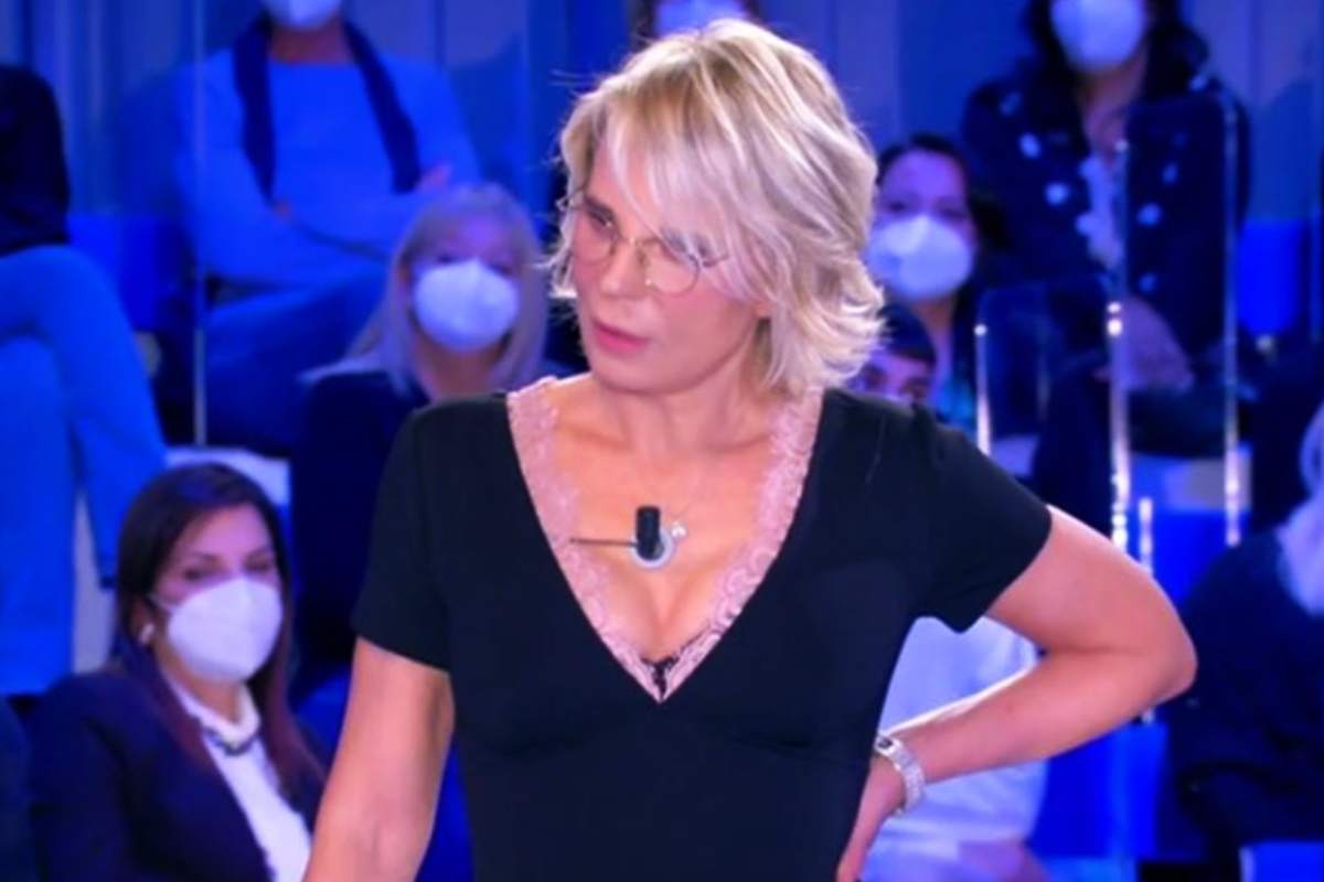 Maria De Filippi, arriva il duro commento che spiazza tutti Maria De Filippi, arriva il duro commento che spiazza tutti